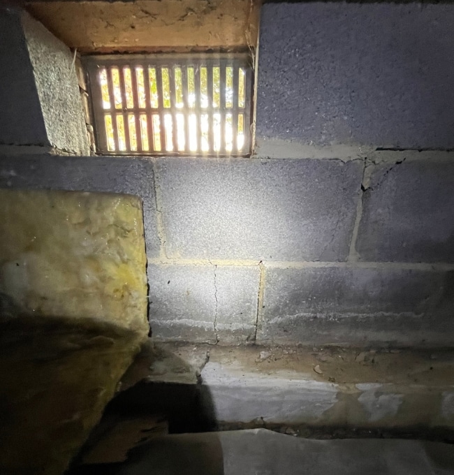 Open Crawl Space Vents: Risks & Solutions for Your Home